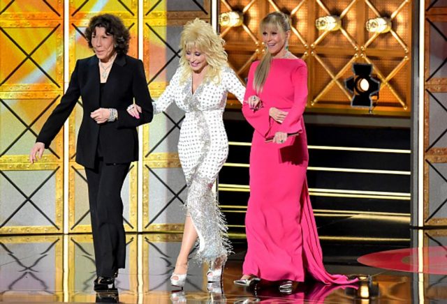 Dolly Parton Takes Off Wig And Reveals Natural Hair For The First Time