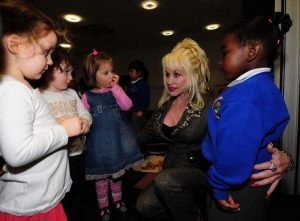 Dolly Parton Takes Off Wig And Reveals Natural Hair For The First Time