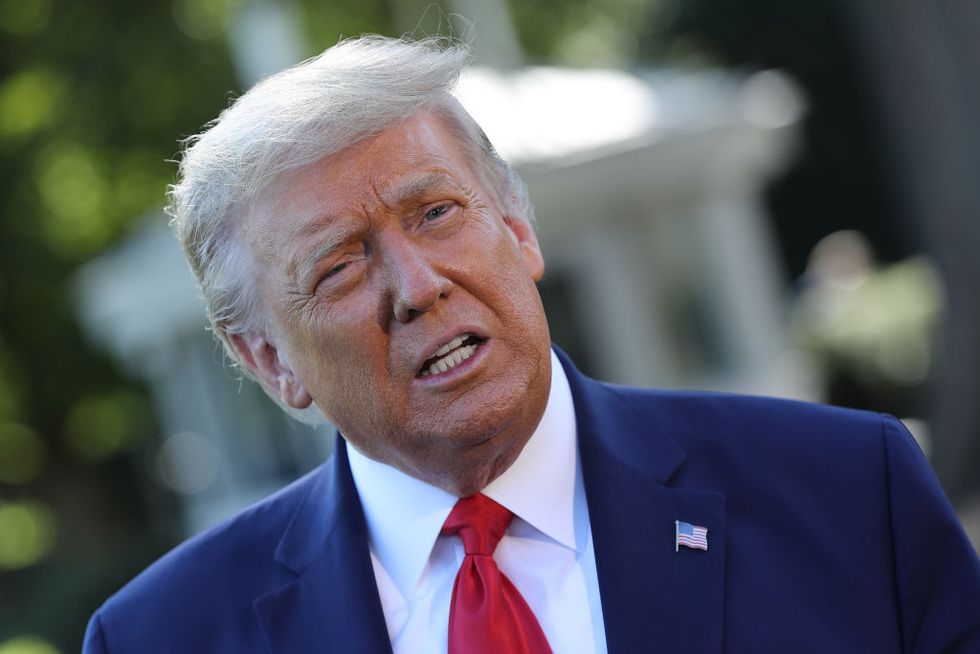 Donald Trump Brutally Mocked For His Lock Screen Photo Trending News ...