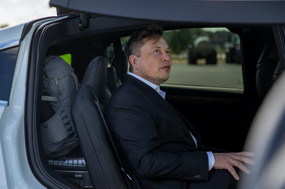 Elon Musk Speaks Out About Infamous Photo With Ghislaine Maxwell