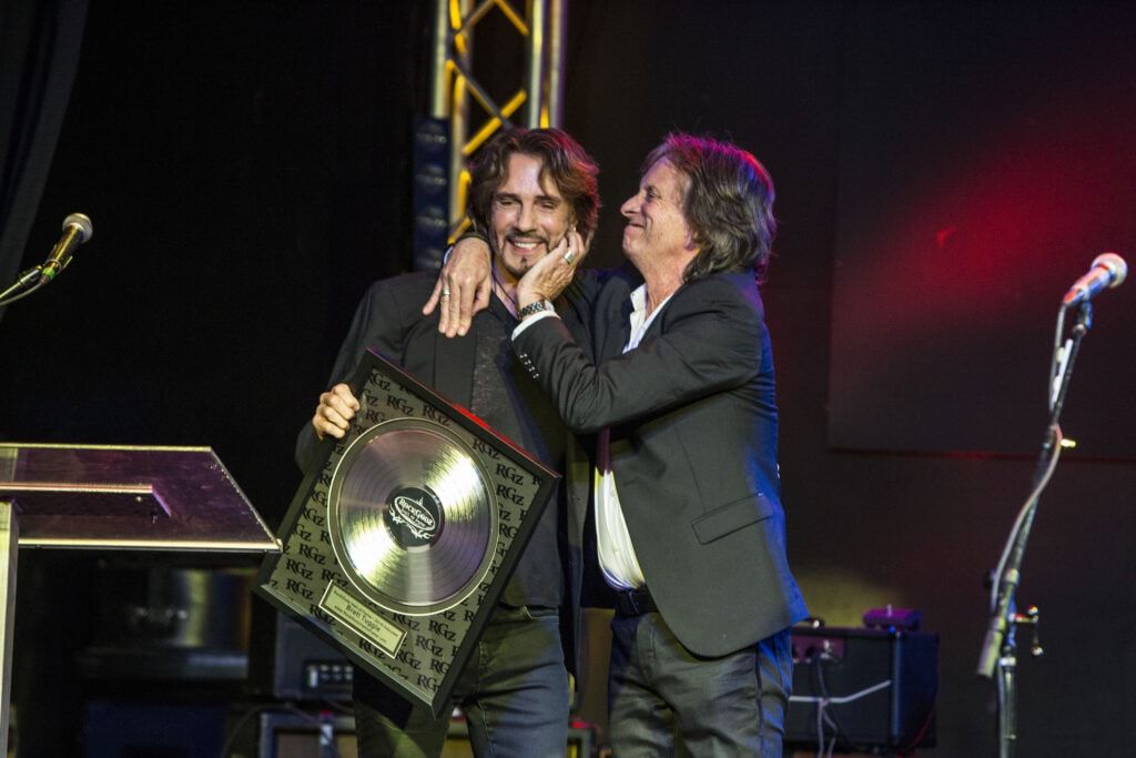 Fleetwood Mac Keyboardist Brett Tuggle Dies Aged 70