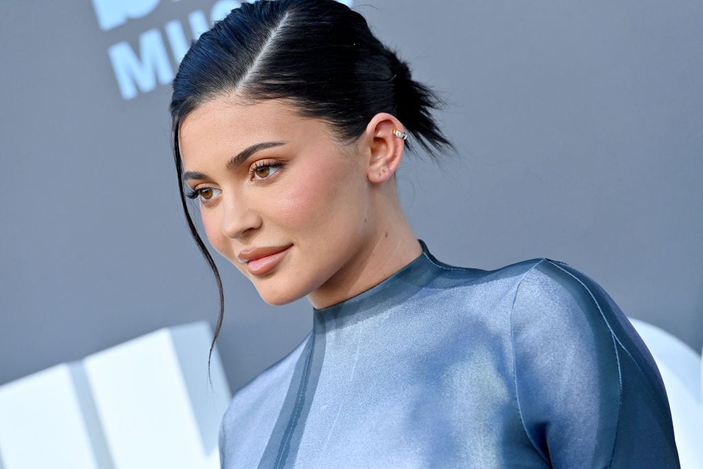 Kylie Jenner Breaks Down In Tears After Trolls Slam Make Up Free Look