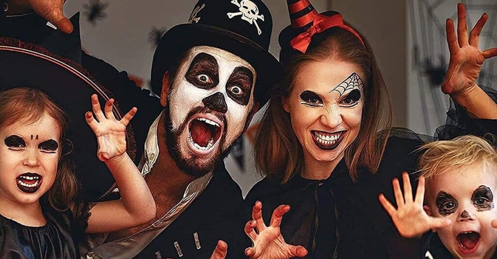 37 Trendy, Budget-Friendly Costume Ideas for Halloween 2022 Cool ...