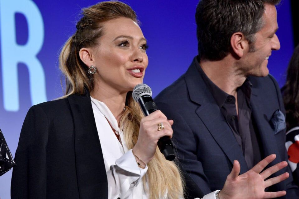 Mandy Moore And Family Move In With Hilary Duff After Their House ...