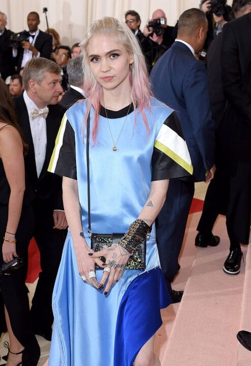 Grimes Posts Selfie for First Time After Surgery and Fans Seem Concerned