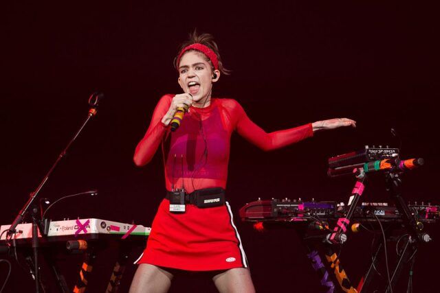Grimes Posts Selfie for First Time After Surgery and Fans Seem Concerned