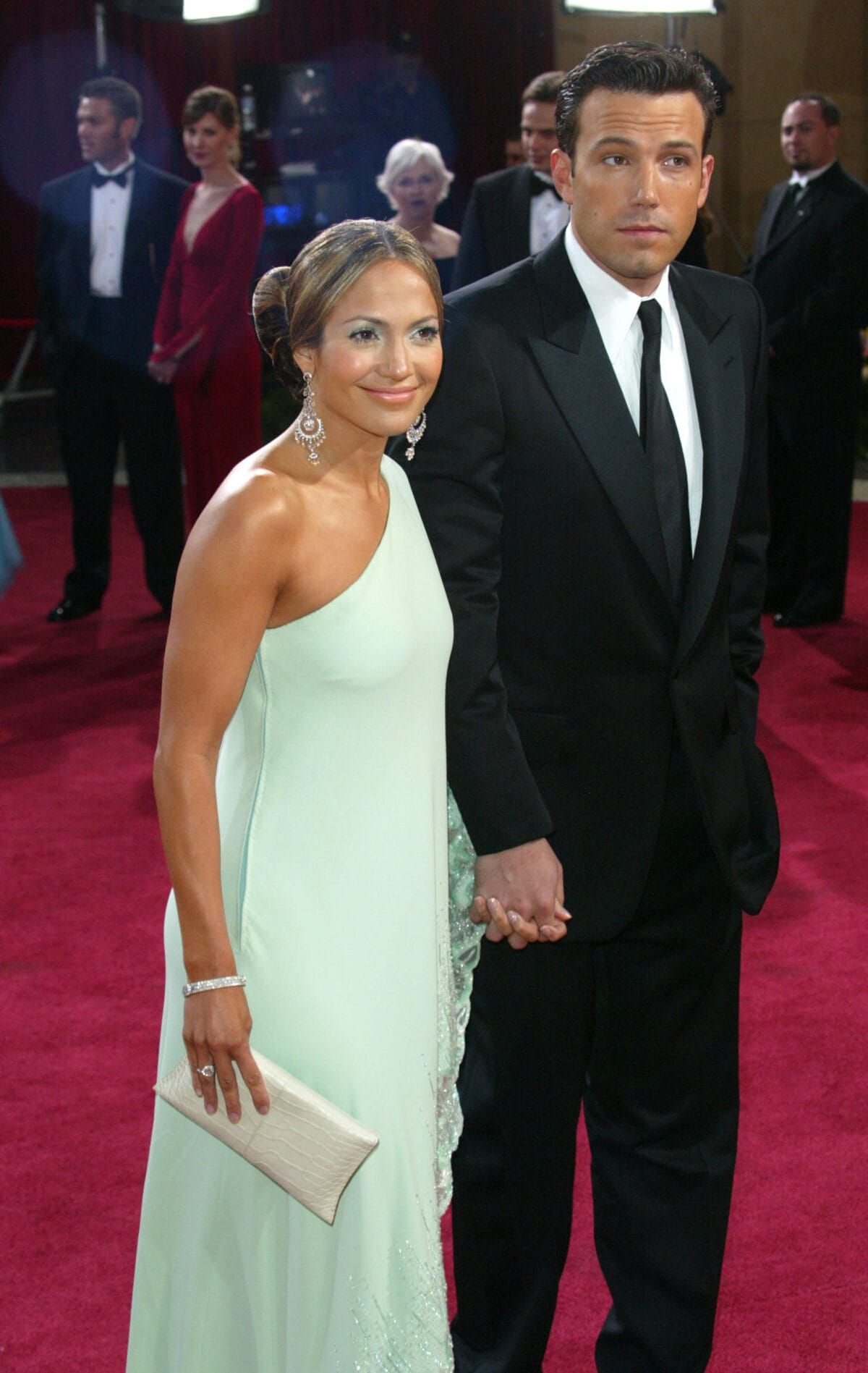 Ben Affleck and J-Lo Have Settled Their Divorce Trending News - 22 Words